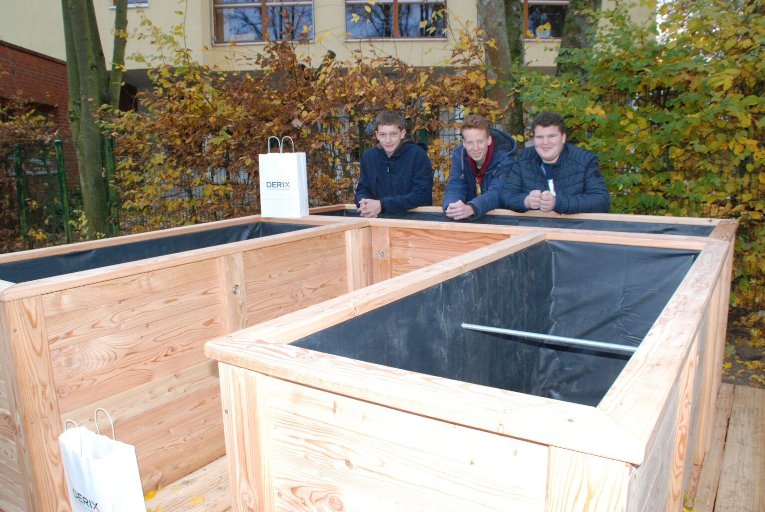 Hochbeet schmückt den Schulhof – Jobs & Karriere | DERIX-Gruppe